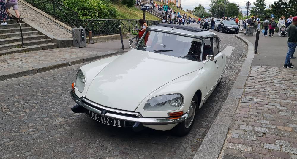 Visite de Paris en Citroën DS de collection
