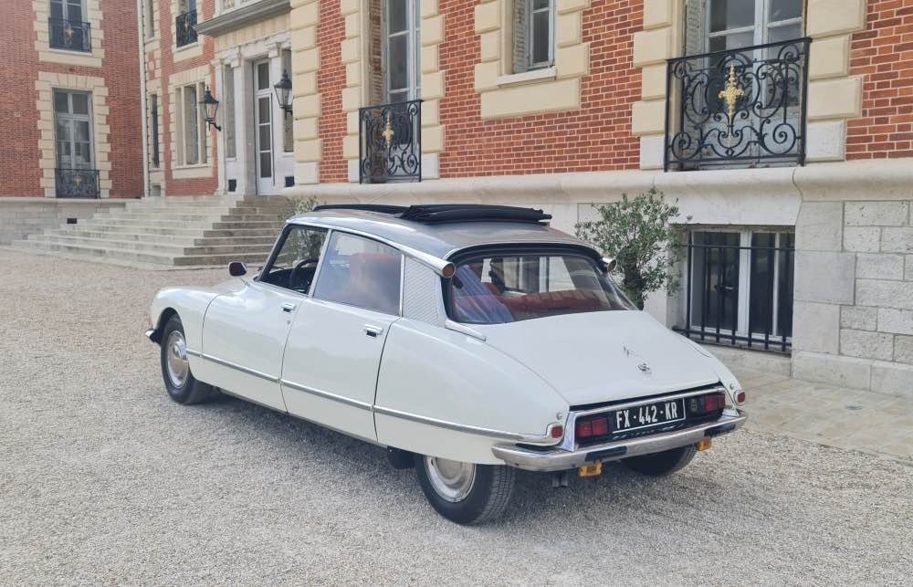 Visite de Paris en Citroën DS de collection